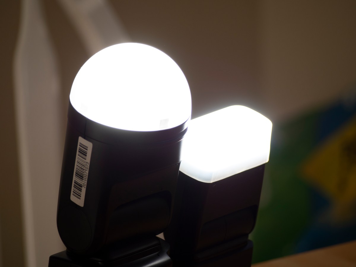 Godox V1/Flashpoint Zoom Li-on X R2: When a flash costs more than your ...